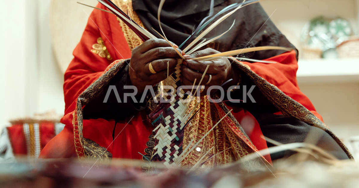استخدام أوراق النخيل المجففة في صناعة السلل, مهن شعبية تقليدية, صورة ...