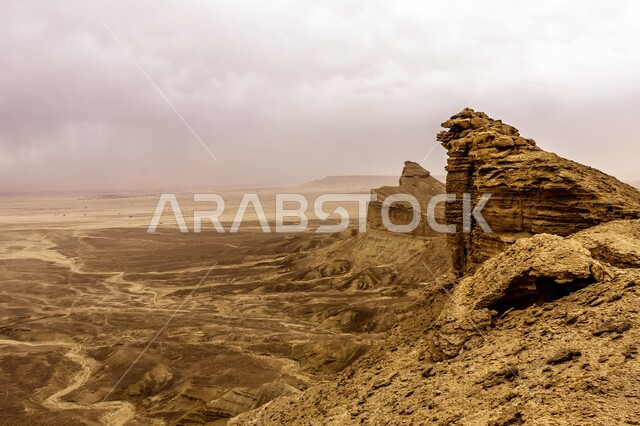 The end of the world mountain range in the city of Riyadh, the Tuwaiq ...