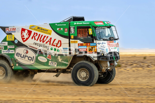 Walking on sand dunes, youth recreational activities, the Dakar Rally ...