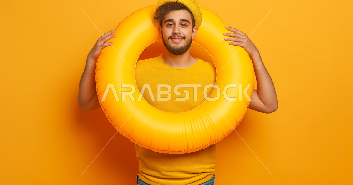 رحلة سياحية ممتعه، بورتريه مقرب لشاب عربي خليجي سعودي يرتدي الزي الكاجوال على كتفه عوامة السباحة ...