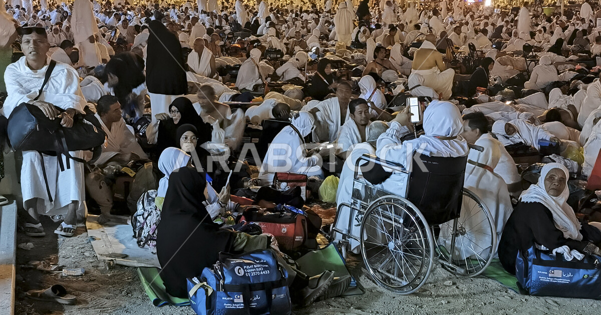 تجمع المسلمين من أنحاء العالم، أداء مناسك الحج والعمرة، معالم اسلامية دينية مقدسة، مجموعة من ...