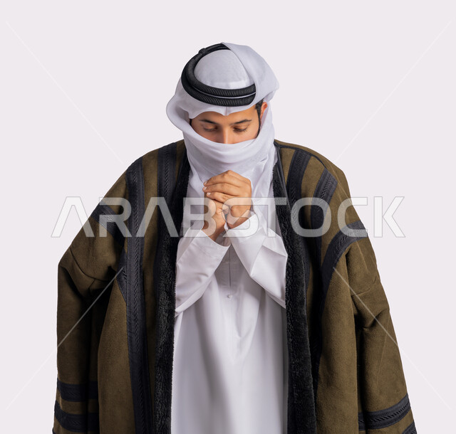 Feeling of frost, chills and freezing, facial and hand gestures ...