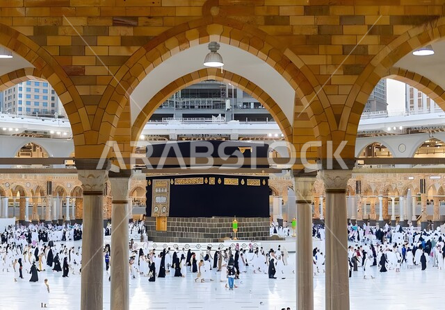 The Grand Mosque in Mecca in the Kingdom of Saudi Arabia, pilgrims and ...