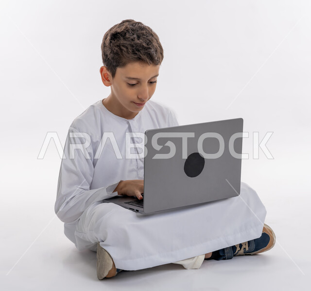 Children's use of modern technology, portrait of an Arab Gulf Emirati ...