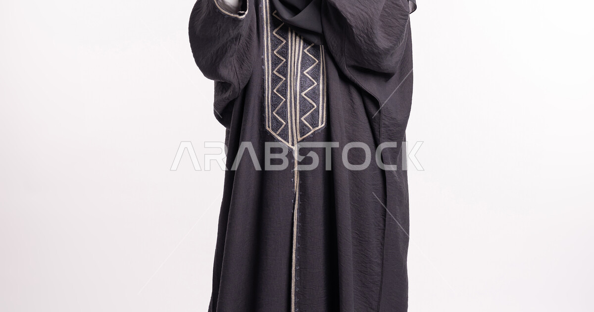 استخدام الايلاينر لإبراز جمال العينين، الإهتمام بالجمال والمظهر الخارجي، دورات تعليمية لمكياج ...