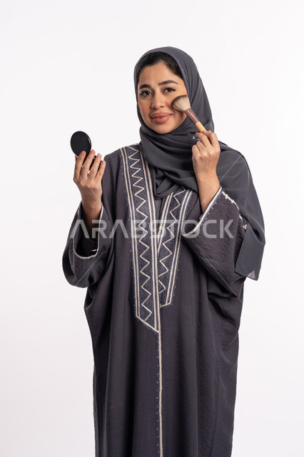 Using blush to brighten the face, educational courses for tutorial ...