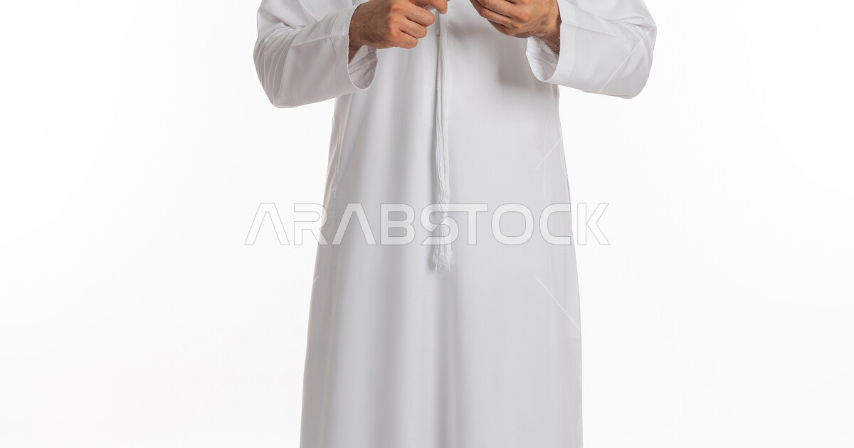 الاهتمام بالنظافة واتباع الاجراءات الوقائية من فايروس كورونا، بورتريه لرجل عربي خليجي إماراتي ...