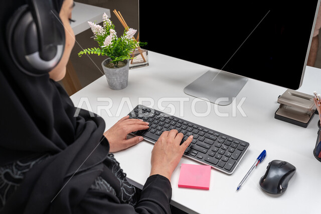 Answering questions and inquiries, information and communication ...