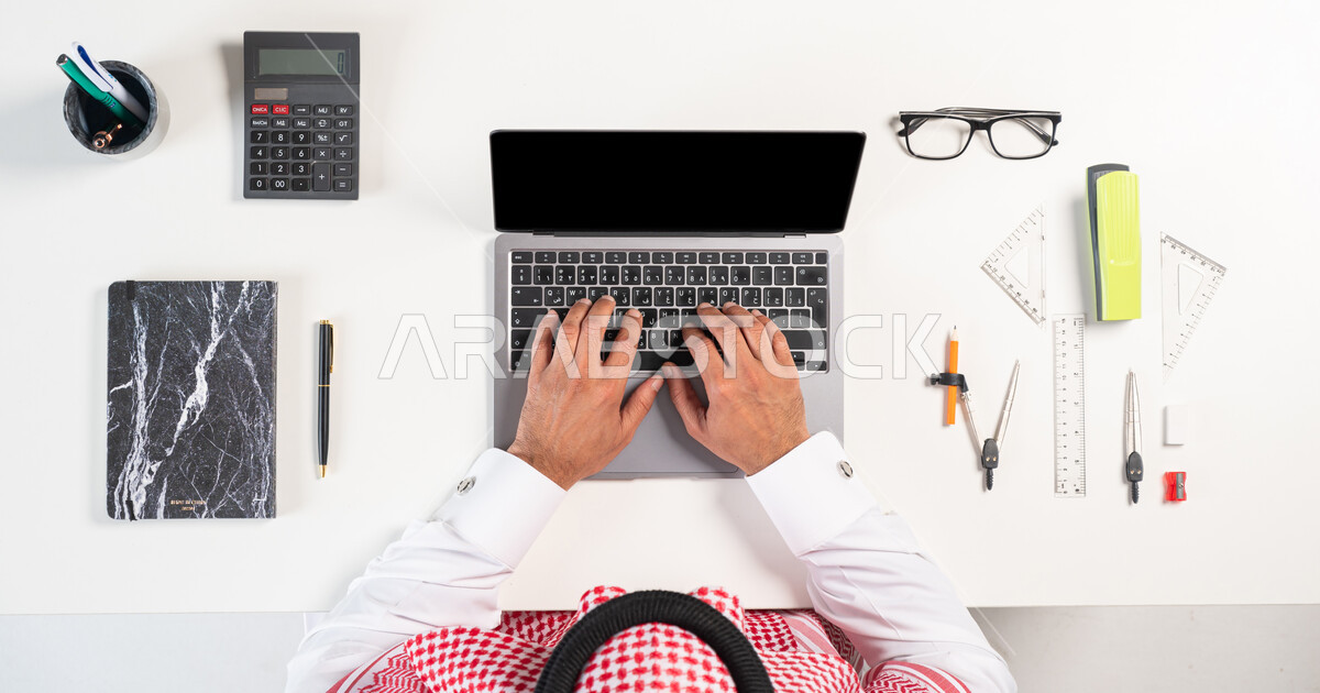 مفهوم التسوق الإلكتروني، طلب الأدوات الهندسية عبر التطبيقات الحديثة ...
