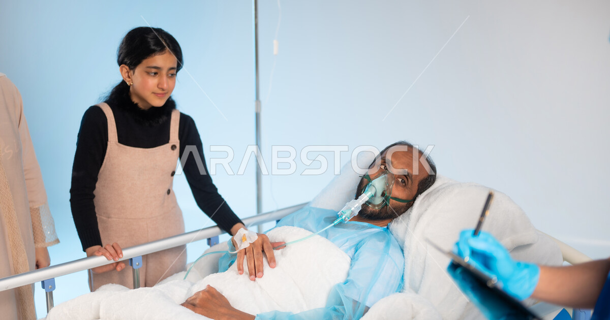 تلقي العلاج والعناية, الاهتمام بالمرضى والتشخيص العلاجي لهم, بورتريه مقرب لرجل مريض عربي خليجي ...