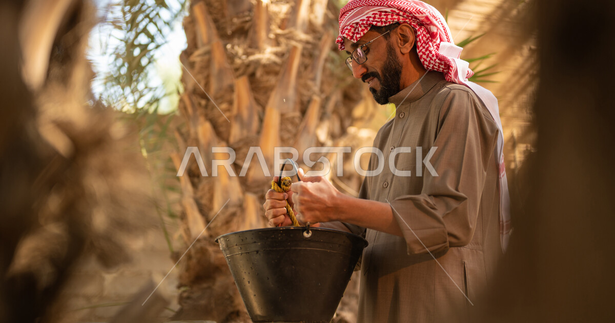 دور الفلاحين السعوديين في رعاية الأراضي الزراعية، الحفاظ على تراث زراعي غني، العمل في الهواء ...