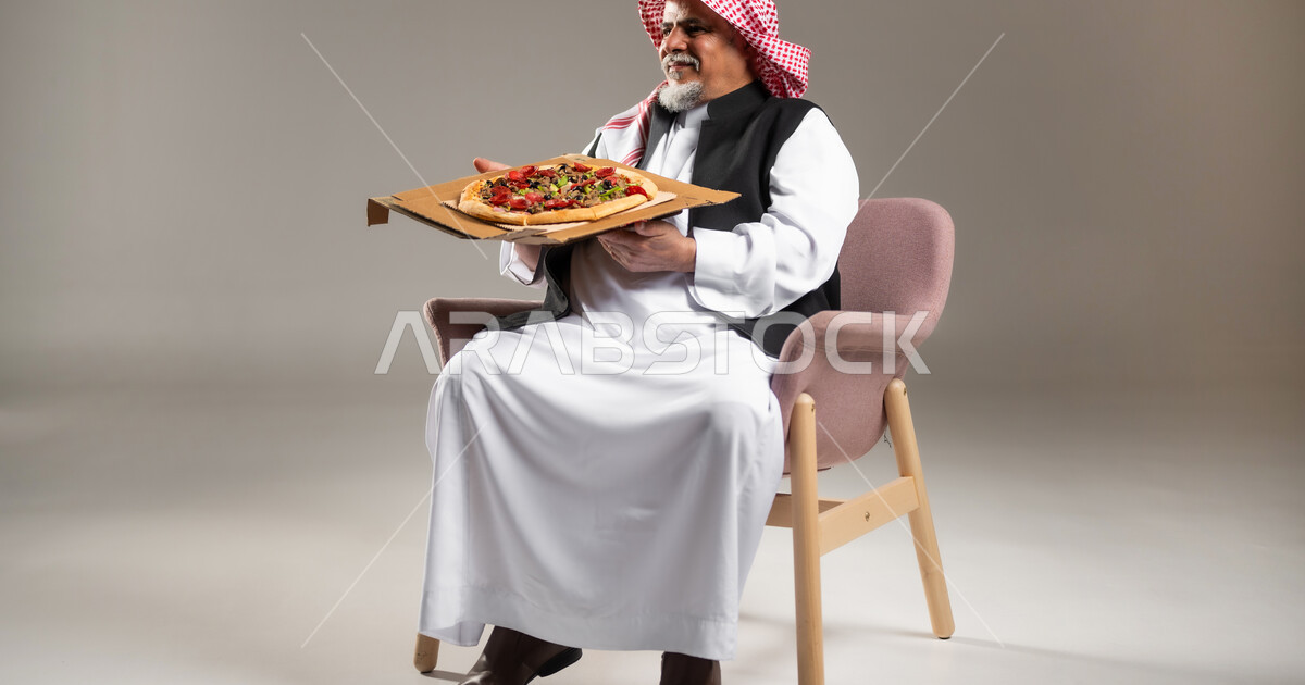 The harm of eating too much fast food for older people, eating lunch ...
