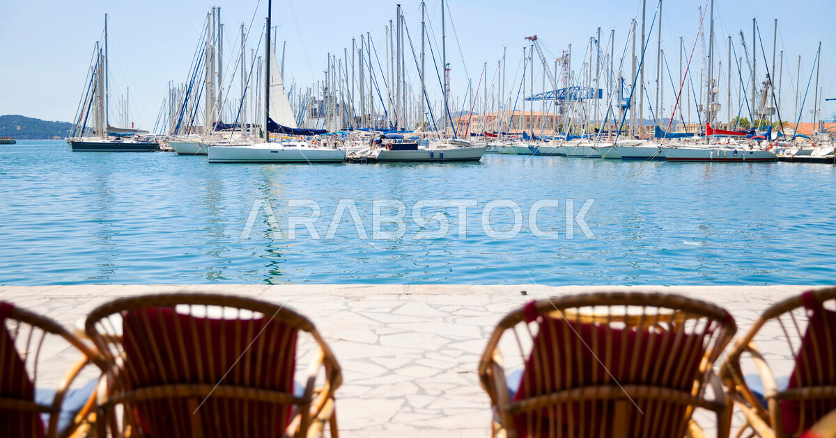 Fishing boats and ships on the Red Sea in Jeddah, Saudi Arabia, famous ...