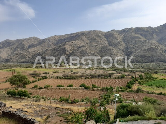 Famous historical and heritage tourist attractions, mountain peaks and ...