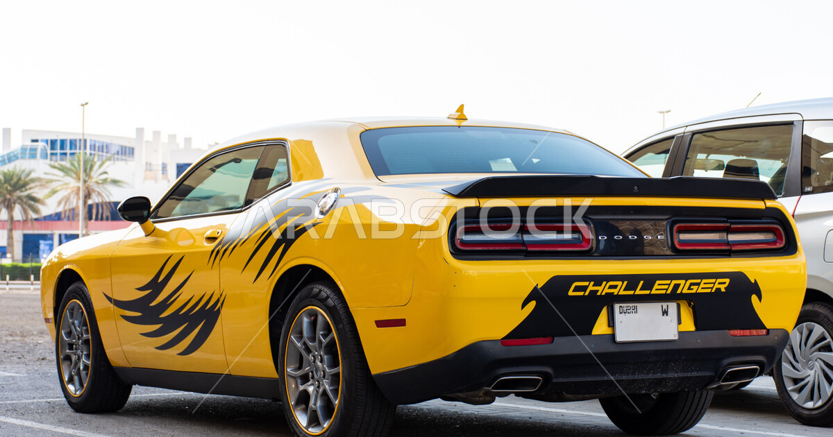 مفهوم بيع وايجار السيارات، فعاليات ومعارض متميزة، صورة مقربة لسيارة ...