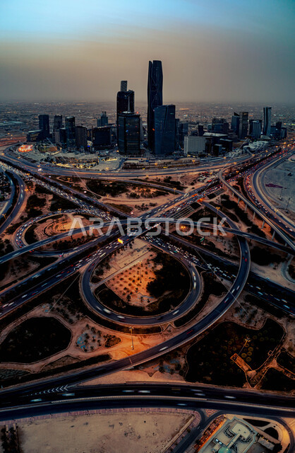 Population congestion in the capital, the skyline of Riyadh at night ...