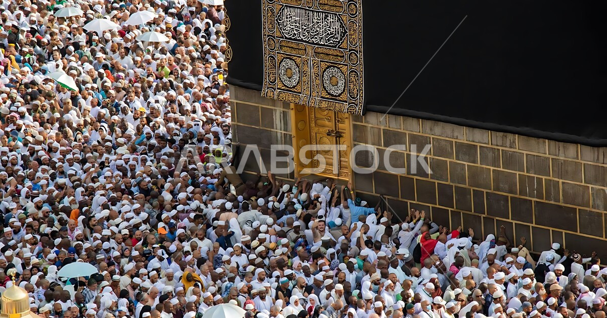Performing Hajj and Umrah rituals in Mecca, pilgrims circumambulating ...