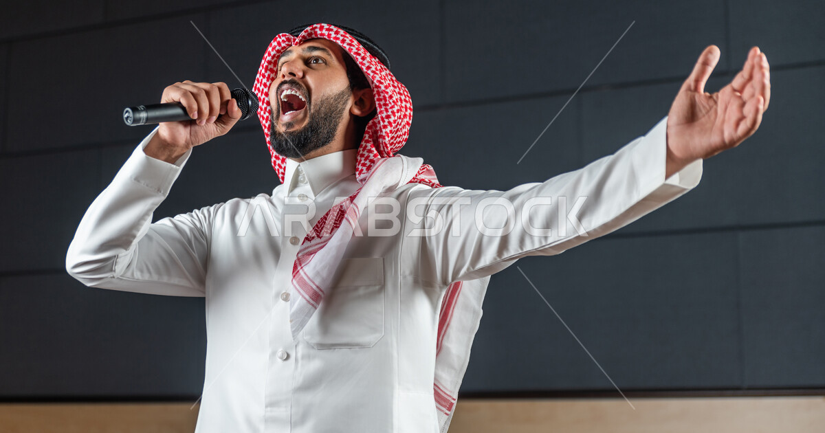 A Saudi Gulf theater presenter on stage, presenting theatrical ...