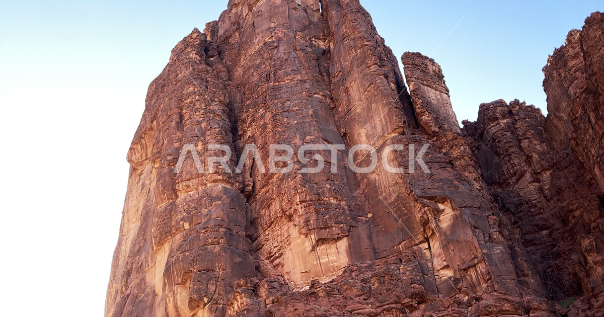 التكوينات والتشكيلات الصخرية على الوديان الجبلية في الأماكن الأثرية ...