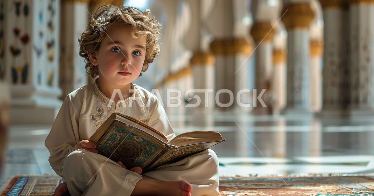 مفهوم حفظ وتلاوة كتاب الله، ولد عربي خليجي سعودي يرتدي الثوب التقليدي ...