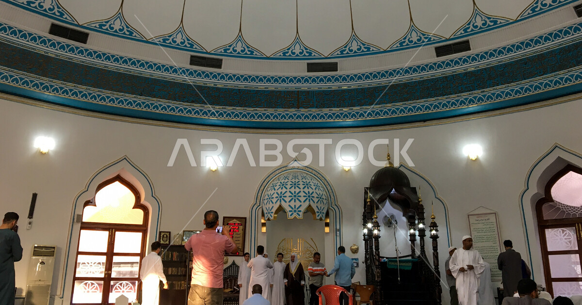 Ahmed Majid Al Ghurair Mosque in the Raqqa area, interior design and ...