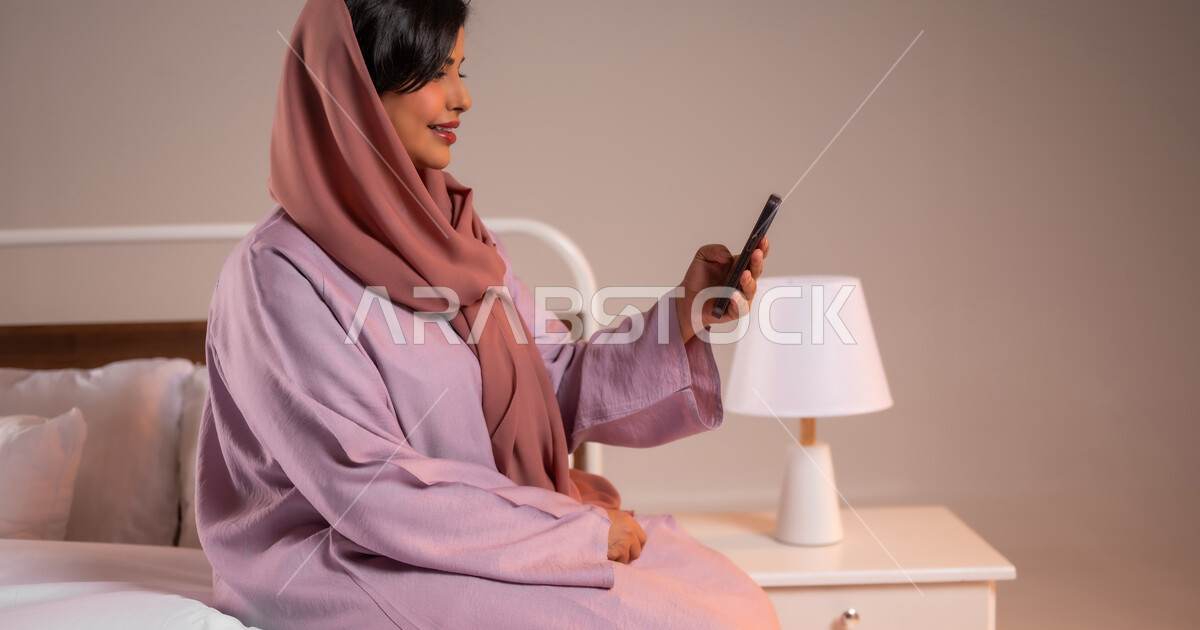 تصفح تطبيقات وبرامج التواصل الاجتماعي، إيماءات السرور والسعادة، الدردشه