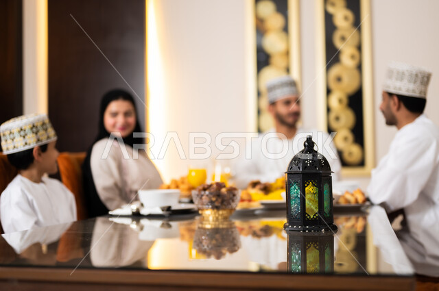 Preparing and preparing the breakfast table, the family gathering ...