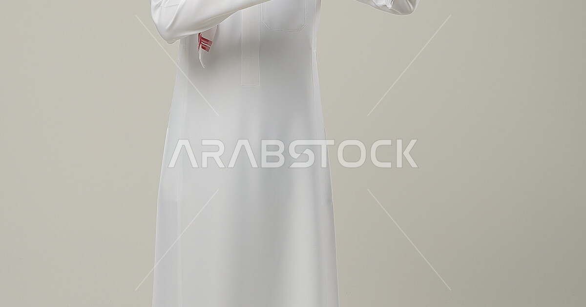 الإشارة الى شيئ ما بحركات التواجد هنا, ايماءات التأكيد وتحديد الشيء ...