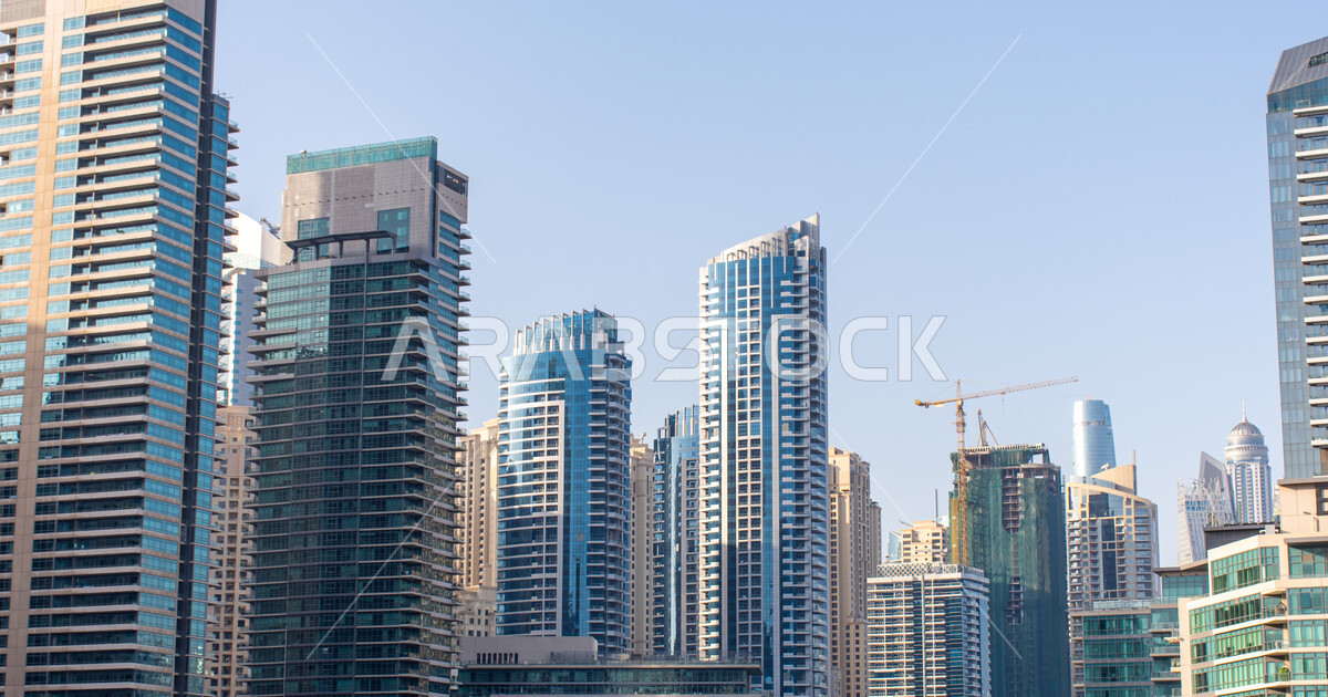 أبراج وناطحات السحاب في الإمارات العربية المتحدة، النقل البحري على مرسى ...