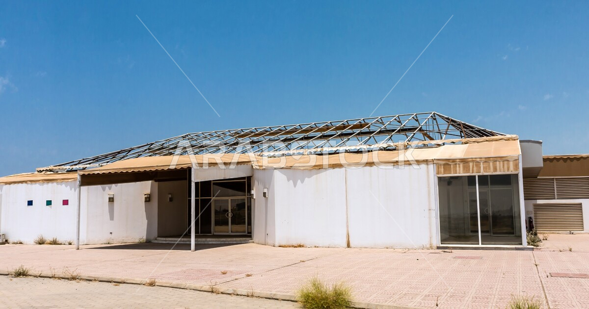 بدأ أول مبنى في حرم جامعة الملك عبدالله للعلوم والتقنية في ثول في جدة ...