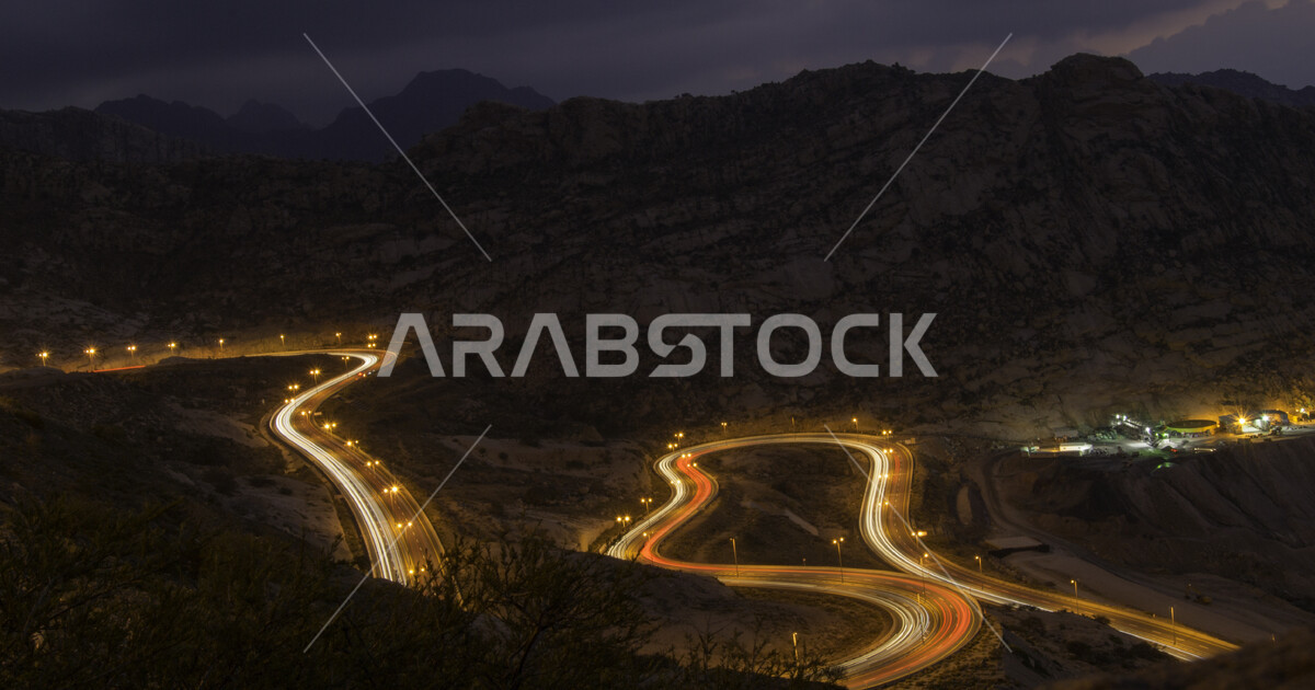 Night view of Al-Hada Road (Jebel Kara) in Taif, western Saudi Arabia ...