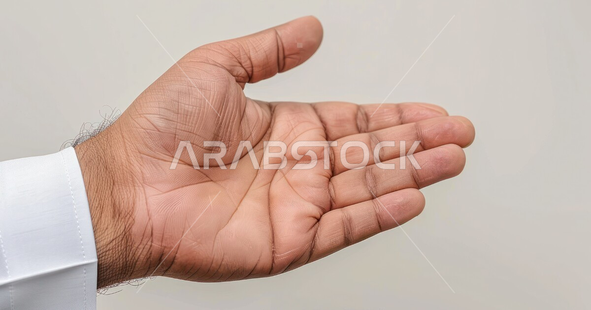 Helping hand, close-up portrait of a Saudi Arabian Gulf man wearing ...
