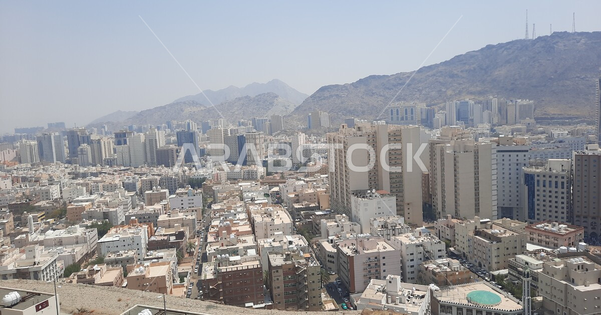 Enjoying the natural scenery, the mountain peaks and heights of Mecca ...