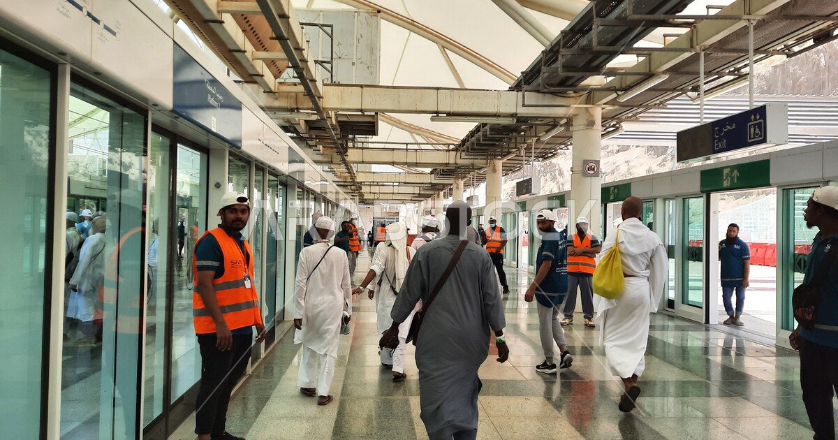 A high-speed electric line linking Mecca and Medina, the ability to ...