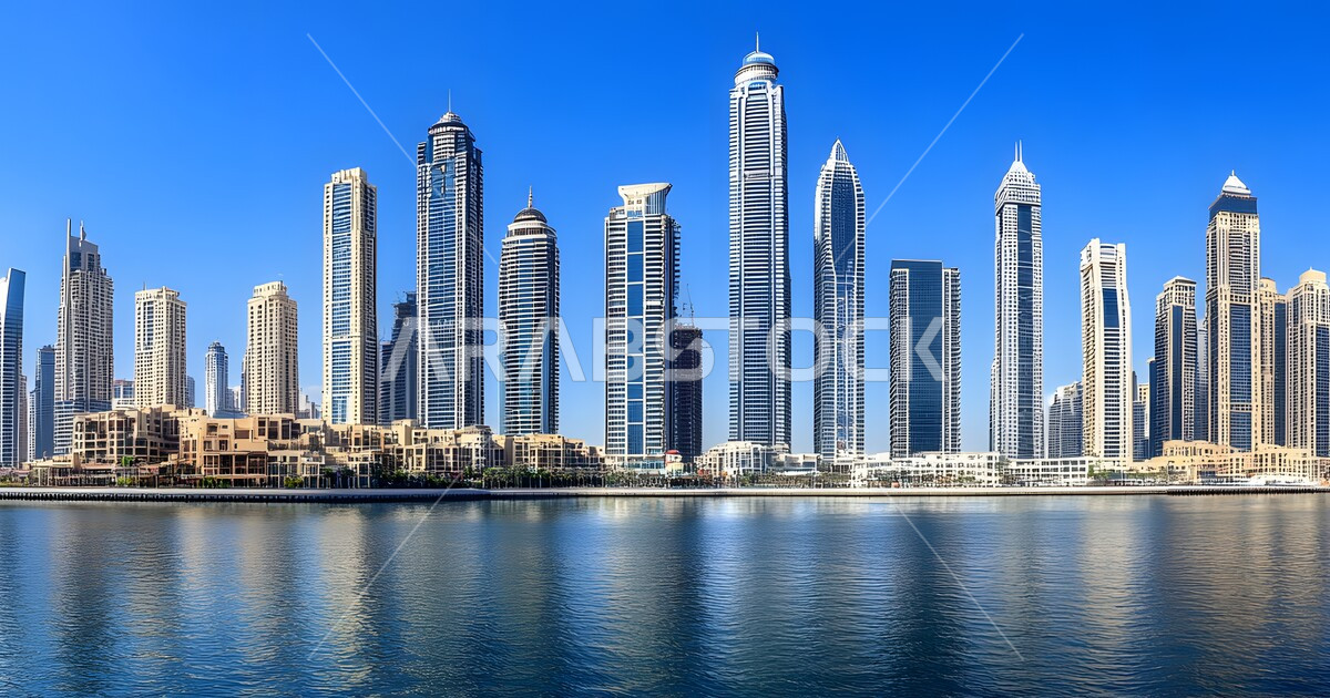 بناء مستقبل حضاري متطور في دبي، صورة بانوراما للمباني والمنشآت التجارية ...