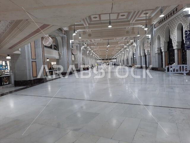 Mas'a inside the Grand Mosque in Mecca, Islamic holy places, Image of ...