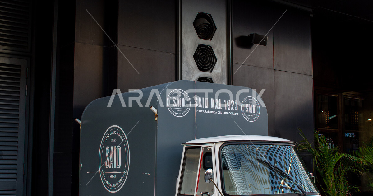 Restaurants and cafes in the Emirates, a special cart for the Sade Cafe ...