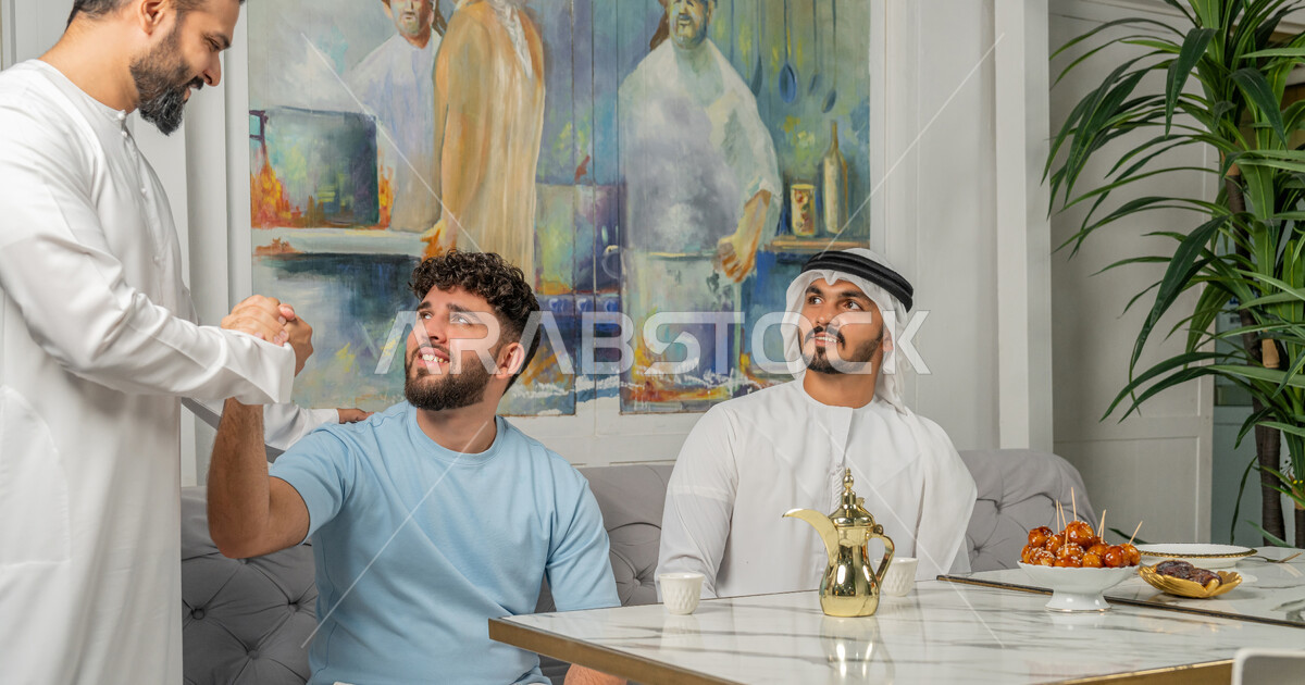 قضاء أوقات ممتعة مع الأصدقاء، بناء علاقات اجتماعية ناجحة بين الأشخاص ...