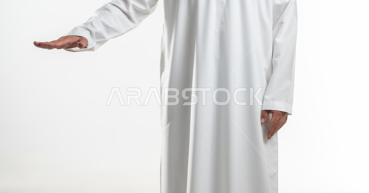 تعابير واشارات يدين تدل على قياس مسافة ما، تحديد طول وإرتفاع شيء ما ...