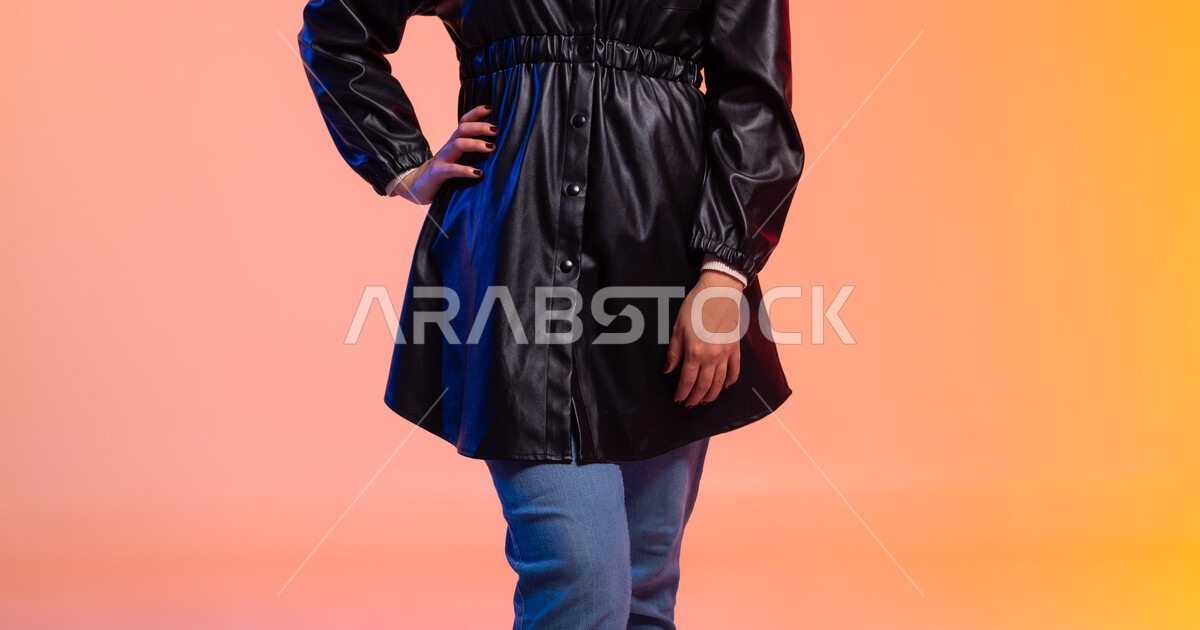 Modern Gulf women's clothing, portrait of a Saudi Arabian Gulf woman ...