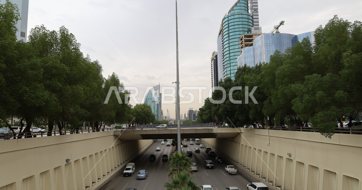 حركة مرور السيارات في المملكة العربية السعودية، منظر السماء المليئة ...