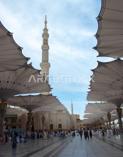 Sacred Islamic places, the courtyard of the Prophet's Mosque in Medina ...