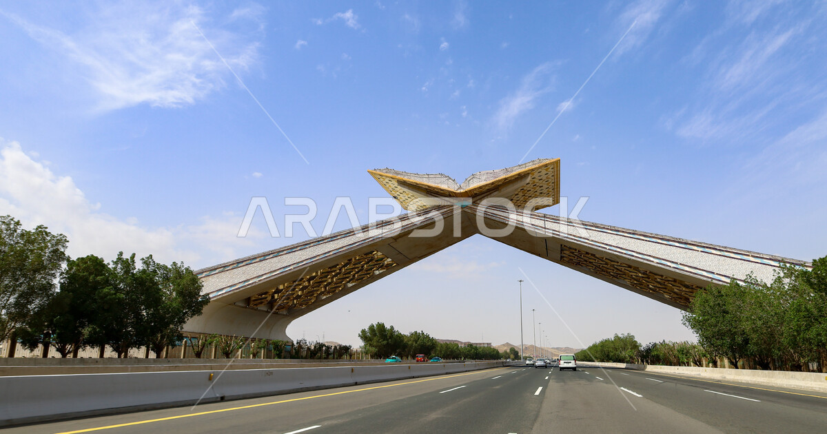 Travel and transportation on the highway between Jeddah and Mecca, a ...