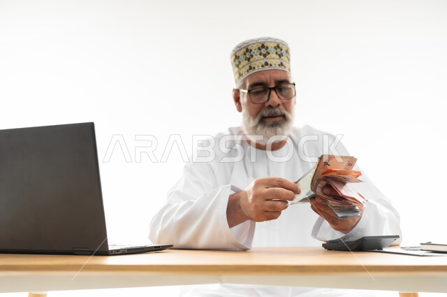 Using modern techniques and technology to work online, high-profit ...