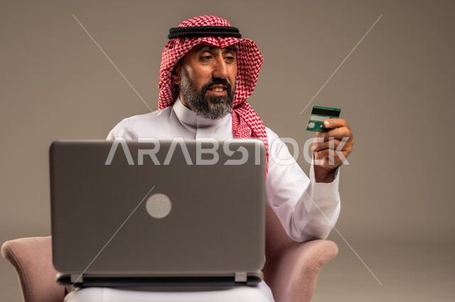 Online shopping and payment, using credit card in online shopping ...