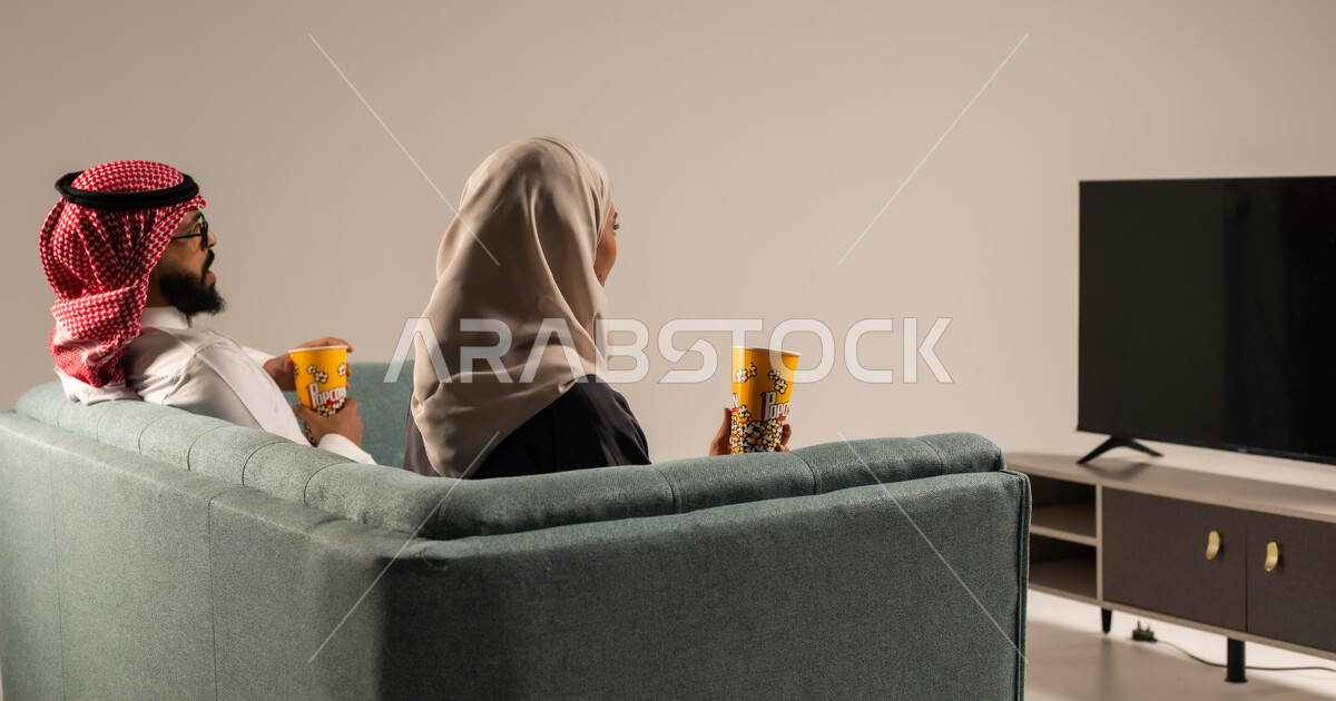 مشاهدة الأفلام والمسلسلات، أجواء مليئة بالحب الاستمتاع بالأنشطة