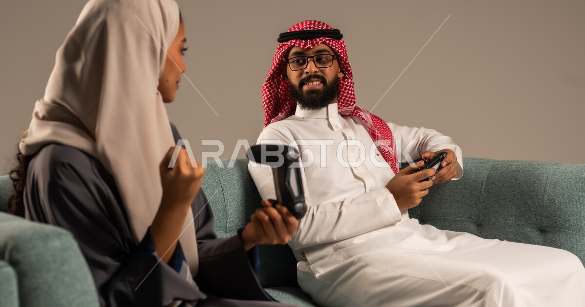 إيماءات وتعابير السرور والتحدي والمتعة، الاستمتاع والتسلية في العطلة ...