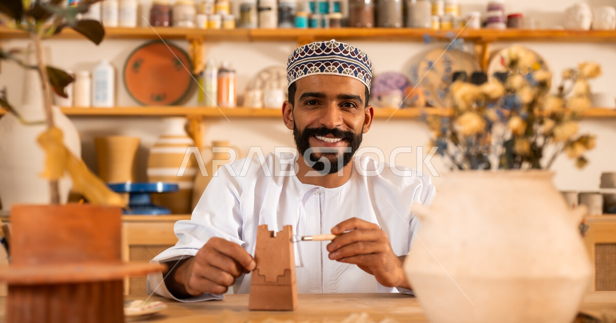 Omani handicrafts, professionalism in painting pottery and ceramics, an ...
