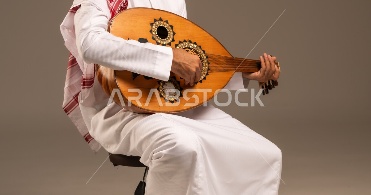 Enjoying playing classical stringed instruments, a fun and singing ...