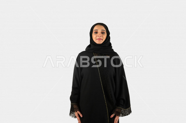 Portrait of a Saudi Arabian Gulf woman wearing traditional Saudi dress ...